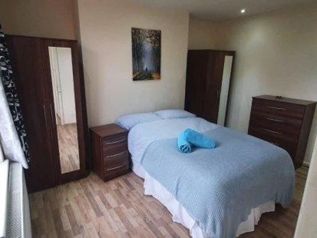 Ash Grove Studio to rent £1,355 pcm £313 pw