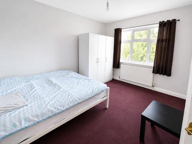 Ash Grove, Palmers Green N13, 4 bed property to rent, £2,400 pcm | PrimeLocation