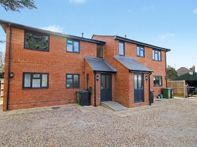 Ash Street, Aldershot, Hampshire GU12, 1 bed maisonette to rent, £1,300 pcm | PrimeLocation