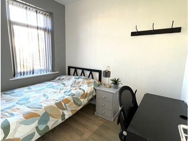 Ash Street, Huddersfield HD1, Room to rent, £498 pcm | PrimeLocation