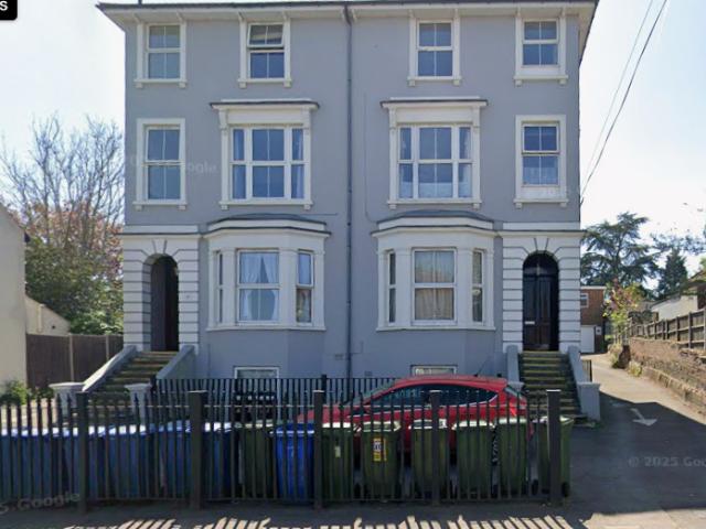 Ash Road, Aldershot GU12, 6 bed town house to rent, £4,800 pcm | PrimeLocation