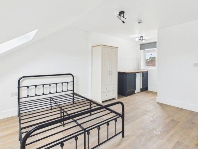 Ash Road, Aldershot GU12, 1 bed flat to rent, £1,000 pcm | PrimeLocation