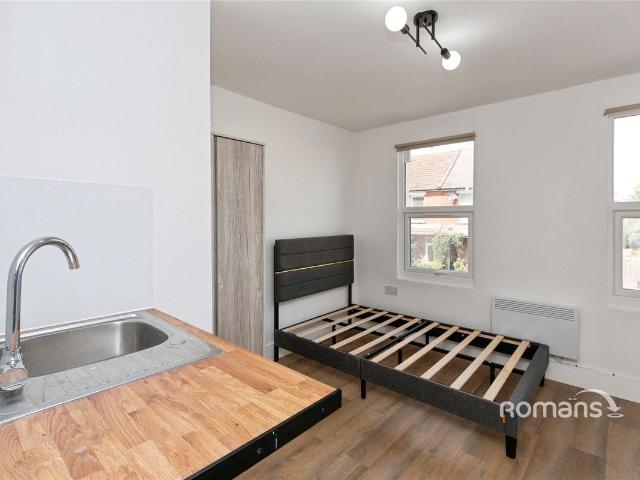 Ash Road, Aldershot, Hampshire GU12, Room to rent, £900 pcm | PrimeLocation