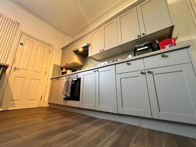Ash Road, Headingley, Leeds, LS6 3HD 5 bed terraced house to rent £2,492 pcm £575 pw