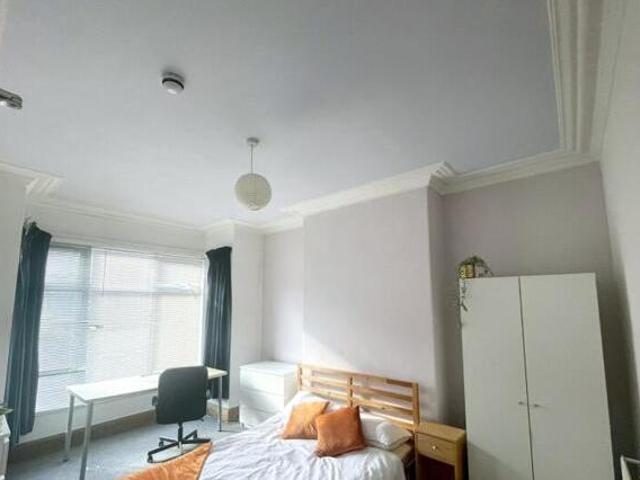 Ash Road, Headingley, 5 Bedroom Terraced