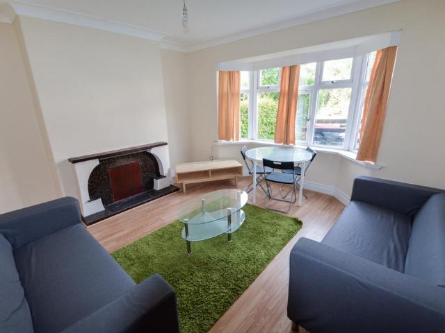 Ash Road, Leeds LS6 3 bed house to rent £1,625 pcm £375 pw