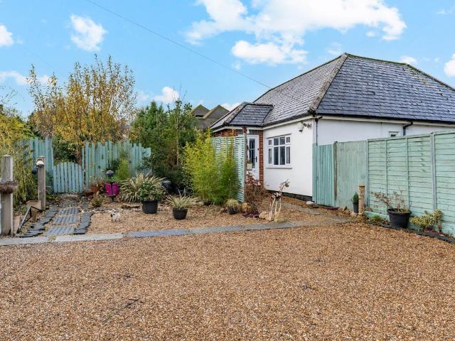 Ash Road, Longfield DA3, 3 bed detached bungalow to rent, £2,200 pcm | PrimeLocation