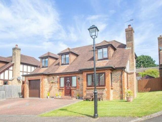 Ash Tree Close, Heathfield, 3 Bedroom Detached