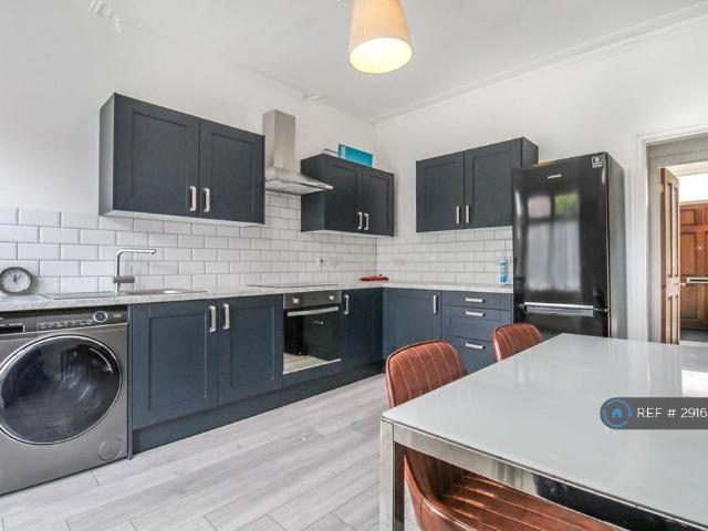 Ash View, Leeds, LS6 4 bed terraced house to rent £1,950 pcm £450 pw