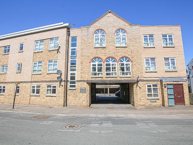 Ashbourne Court, Newmarket CB8, 2 bed flat to rent, £1,150 pcm | PrimeLocation