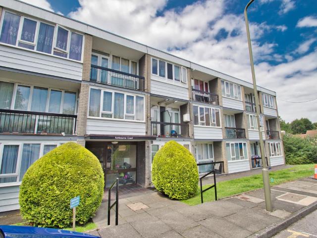 Ashbourne Close, London N12, Studio to rent, £1,195 pcm | PrimeLocation