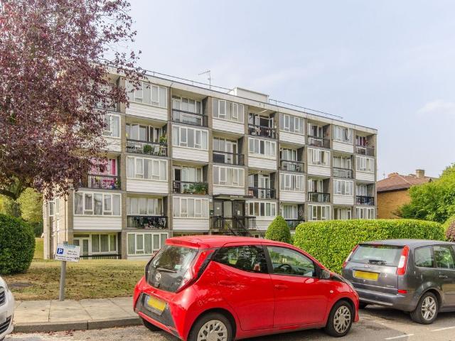 Ashbourne Close, Woodside Park, London N12, 2 bed flat to rent, £1,900 pcm | PrimeLocation