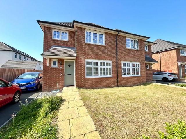 Ashbourne Ave, Leeds LS15 3 bed semi detached house to rent £1,575 pcm £363 pw
