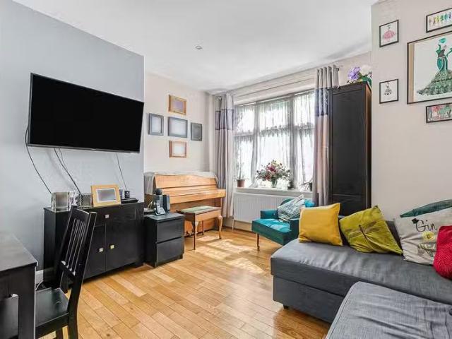 Ashbourne Avenue, Harrow on the Hill 2 bed flat for sale £34.