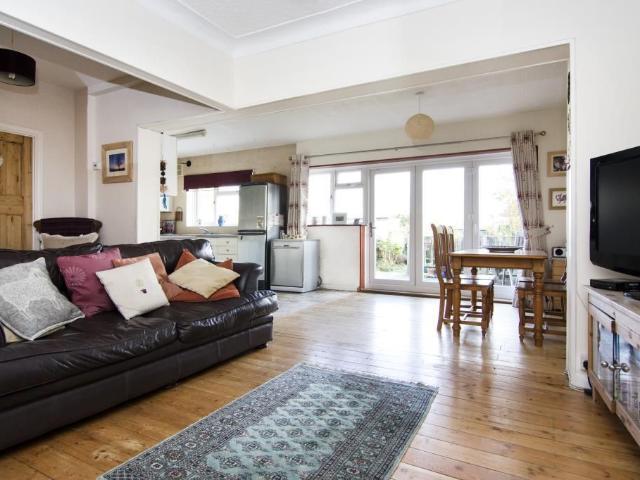 Ashbourne Avenue, London E18, 6 bed property to rent, £3,600 pcm | PrimeLocation