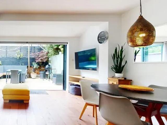 Ashbourne Grove, London, W4 2HX, United Kingdom | 2 bed apartment for rent #122785895 | Rentberry
