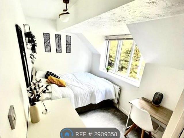 Ashbourne Road, London CR4, Room to rent, £890 pcm | PrimeLocation