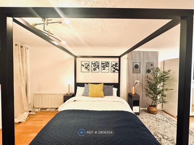 Ashbourne Road, London CR4, Room to rent, £1,250 pcm | PrimeLocation