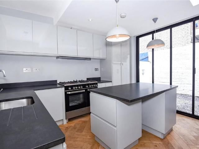 Ashbourne Terrace, Wimbledon, London. 3 bed terraced house to rent £3,500 pcm £808 pw
