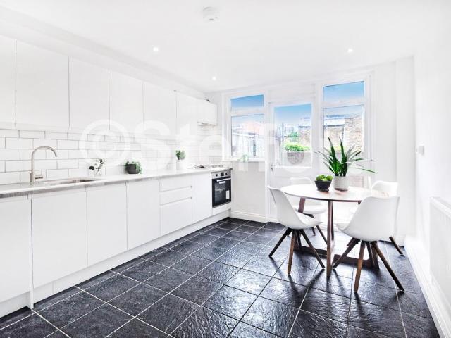 Ashbrook Road, London, N19 4 bed terraced house to rent £3,750 pcm £865 pw