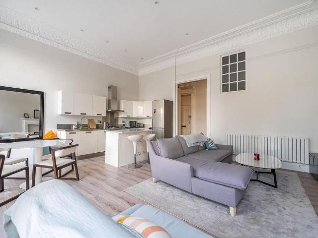 Ashburn Gardens, South Kensington. 1 bed flat to rent £5,000 pcm £1,154 pw