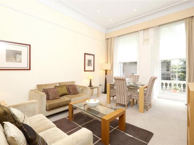 Ashburn Gardens, South Kensington. 2 bed apartment to rent £3,500 pcm £808 pw