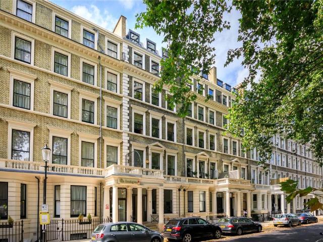 Ashburn Gardens, SW7 Studio to rent £2,400 pcm £554 pw
