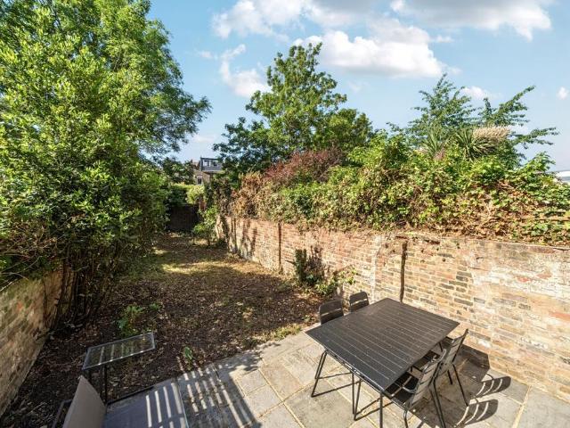 Ashburnham Grove London SE10 1 bed flat to rent £2,000 pcm £462 pw