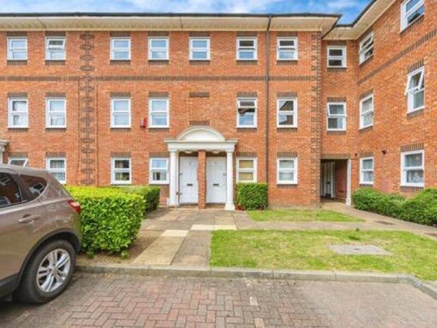 Ashburnham Road, Bedford, 2 Bedroom Maisonette
