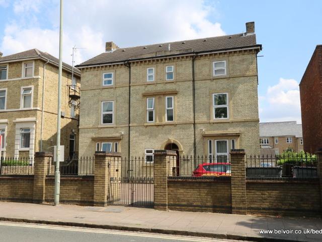 Ashburnham Road, Bedford MK40, 2 bed flat to rent, £1,025 pcm | PrimeLocation