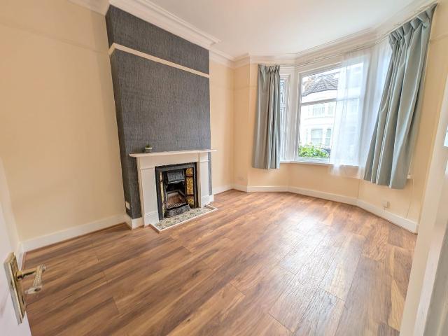 Ashburnham Road, Kensal Green NW10, 3 bed flat to rent, £2,400 pcm | PrimeLocation