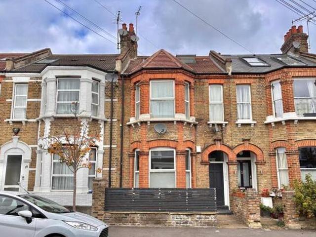Ashburnham Road, Kensal Rise, 3 Bedroom Flat
