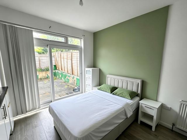 Ashburnham Road, Luton, Bedfordshire LU1, Studio to rent, £625 pcm | PrimeLocation