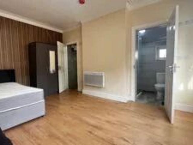 Ashburnham Road, Luton LU1, Studio to rent, £775 pcm | PrimeLocation