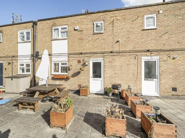 Ashburnham Road, Richmond TW10 3 bed flat to rent £2,500 pcm £577 pw