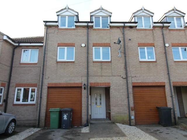 Ashby Crescent, Leeds LS13, 4 bed property to rent, £1,200 pcm | PrimeLocation