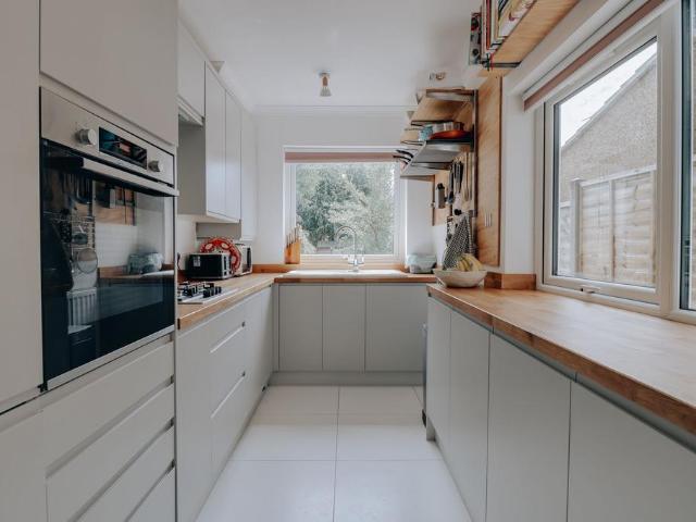 Ashby Road, Watford, WD24 3 bed terraced house to rent £2,250 pcm £519 pw