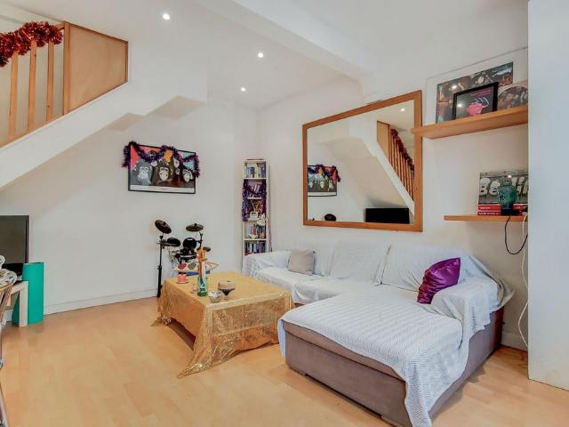 Ashby Street, Islington, London, EC1V 2 bed flat to rent £5,500 pcm £1,269 pw