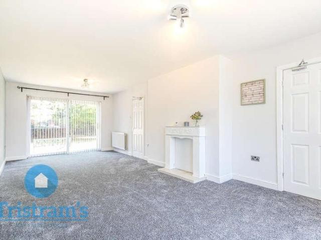 Ashchurch Drive, Wollaton, NG8
