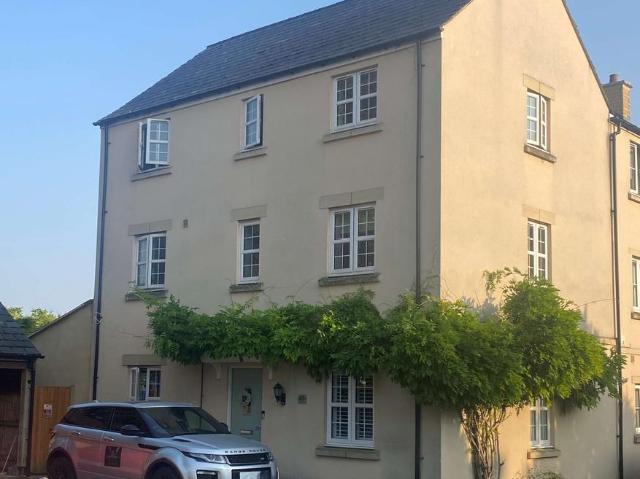 Ashcombe Crescent, Witney OX28 4 bed house to rent £2,295 pcm £530 pw