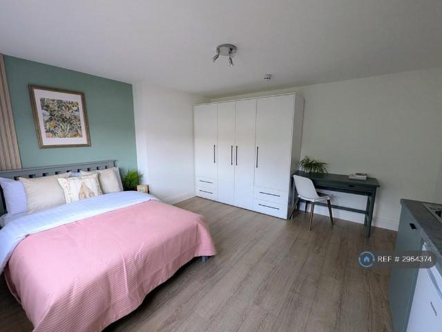 Ashcombe Park, London, NW2 1 bed in a house share to rent £1,225 pcm £283 pw