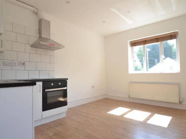 Ashcombe Road, Merstham RH1, Studio to rent, £950 pcm | PrimeLocation