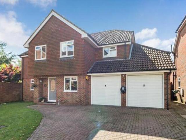 Ashdown Chase, Nutley, 4 Bedroom Detached