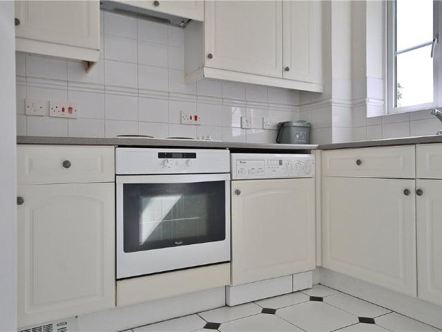 Ashdown Close, Woking, Surrey, GU22 7PG
