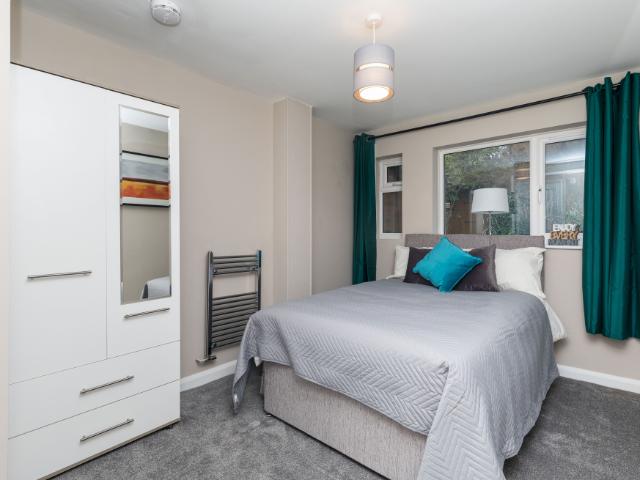 Ashdown Drive, Crawley RH10, Room to rent, £825 pcm | PrimeLocation