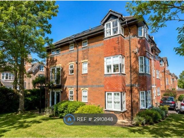 Ashdown House, Guildford GU1, 2 bed flat to rent, £1,600 pcm | PrimeLocation