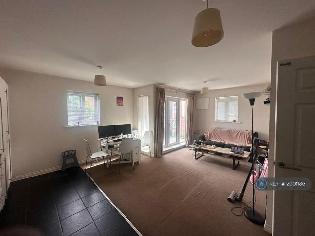 Ashdown House, Reading, RG30 2 bed flat to rent £1,450 pcm £335 pw