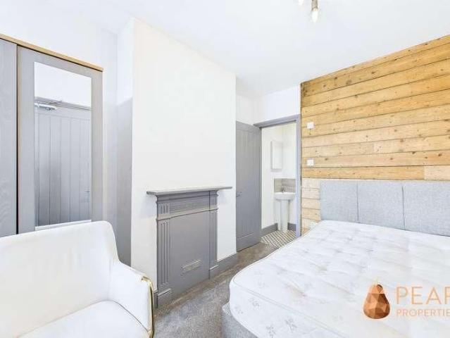 Ashdown Road, Worthing, BN11