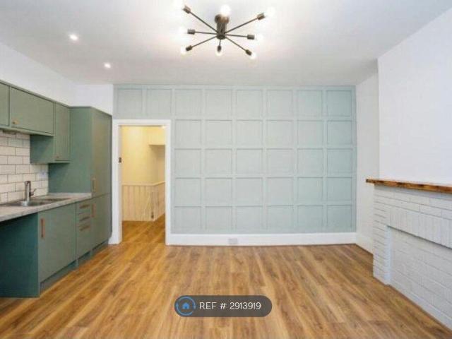 Ashdown Road, Worthing BN11, 2 bed flat to rent, £1,300 pcm | PrimeLocation
