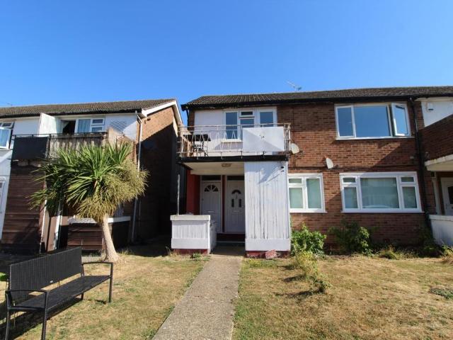 Ashdown Walk, Romford, Essex, RM7 2 bed maisonette to rent £1,600 pcm £369 pw